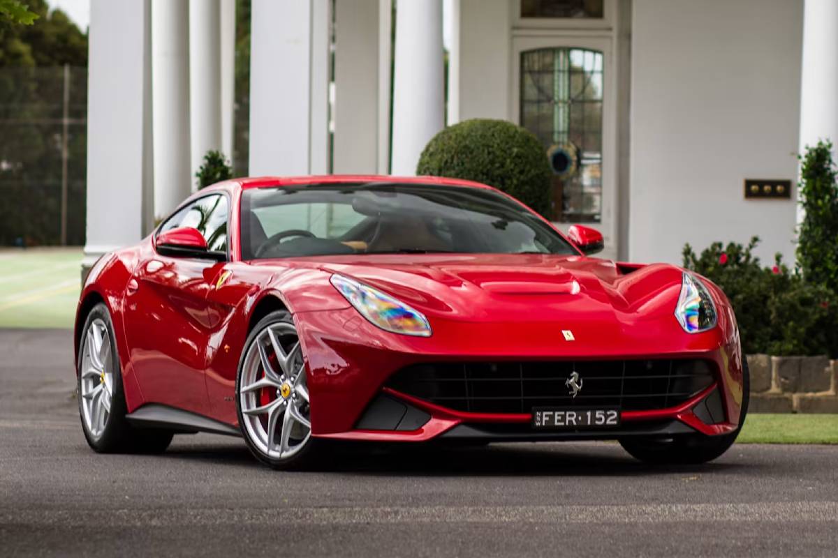 StriveME - آخرها جميلة جداً.. ما هي تشكيلة سيارات فيراري في مرآب رونالدو؟